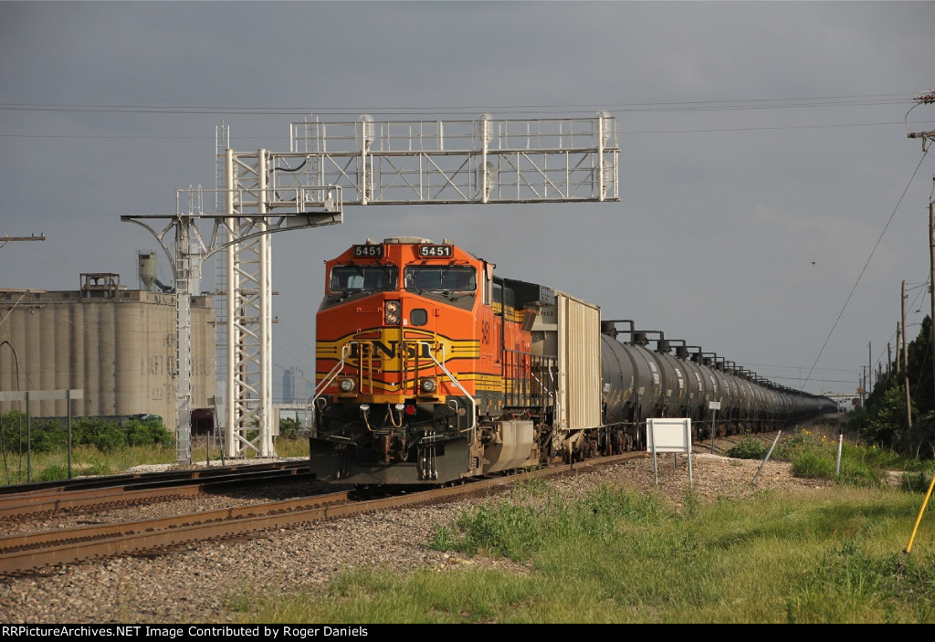 BNSF 5451